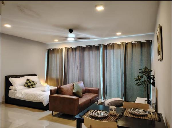 Stay At Skyluxe Trefoil Setia City - Setia Alam