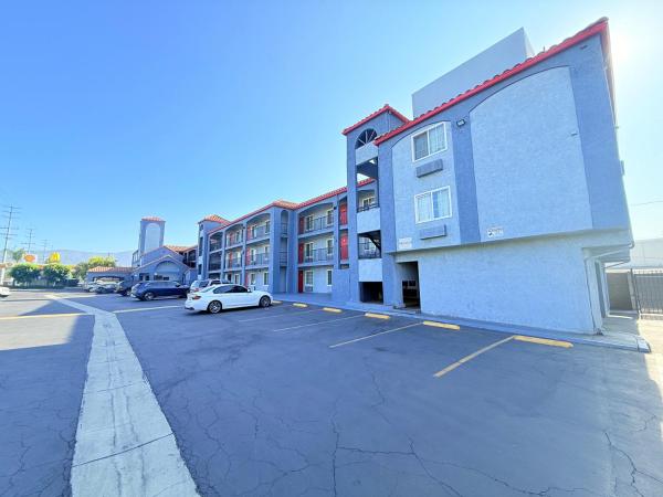 Casa Blanca Hotel Corona By Dream Luxe - Corona, CA