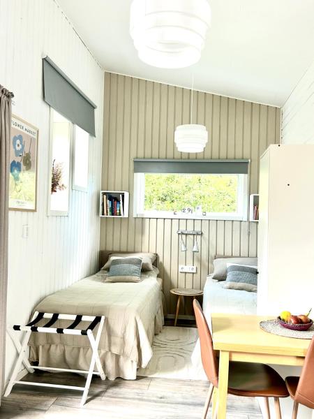 Lilla Huset Bed & Breakfast - Countryside Guesthouse, Free Parking - Örebro