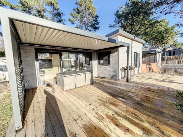 Chalet Cosy Avec Terrasse, 6 Couchages, Piscine Chauffée, Proche Plage Et Commerces - Fr-1-361-477 - Jullouville