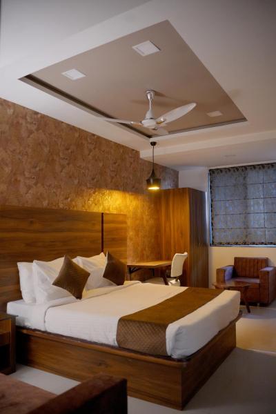 Hotel Green Woodd - Nadiad