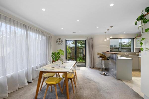Central Lower Hutt Gem - Steps To Queensgate & Station - Porirua