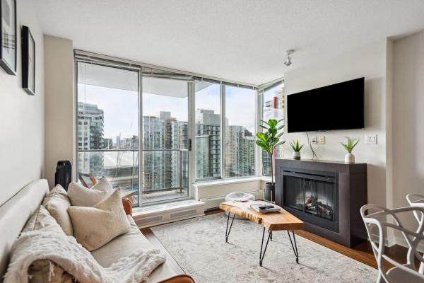 Skyline Retreat With Gym And River View Near Rogers Arena - British Columbia
