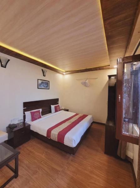 Hotel Shree Satvis Palace Guest House Near Nainital Road - Pangoot