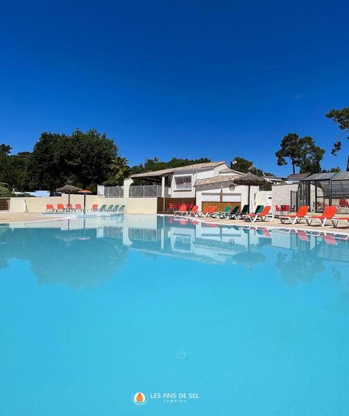 Camping Les Pins De Sel - Royan