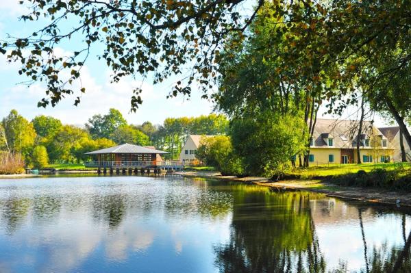 Camping Maeva Respire Domaine De Sainte Montaine - Cher