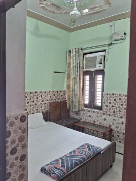 Maa Sarswati Atithi Bhawan - Mathura