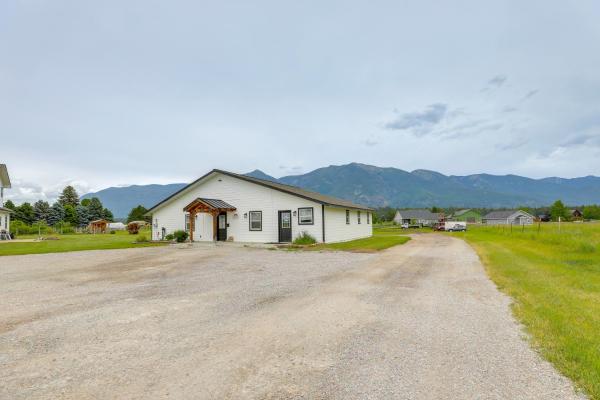 23 Mi To Glacier Natl Park Mtn-view Gem With Patio - Columbia Falls, MT