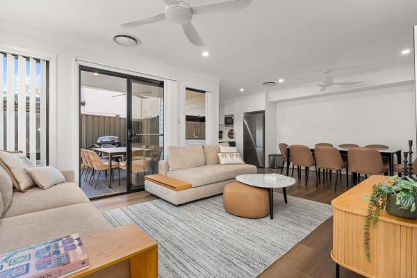 La Famiglia, Huskisson - Huskisson