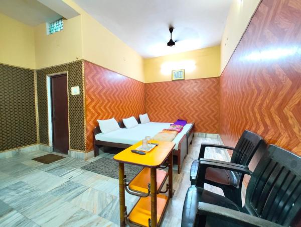 Hotel Premium Teerth - Near Shri Kashi Vishwanath Temple -Tulshi Ghat - Restaurant And Free Wi-fi - Fully Air Conditioned Hotel- Best Guest House - Mughalsarai
