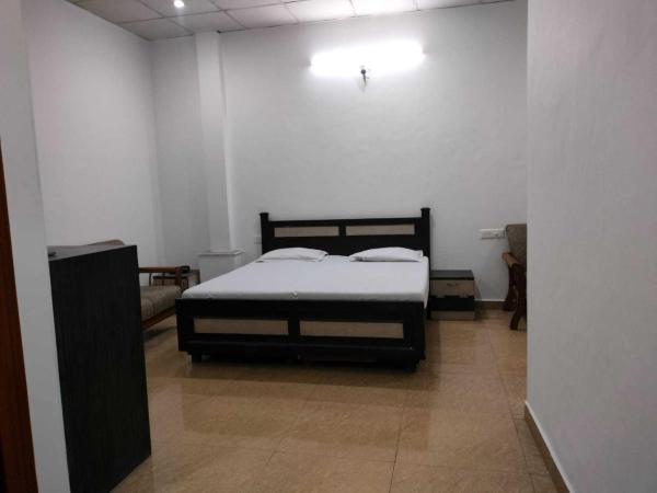 Hotel O Dehradun Central Railway Junction Formerly Bhagwan Guest House - Dehradun
