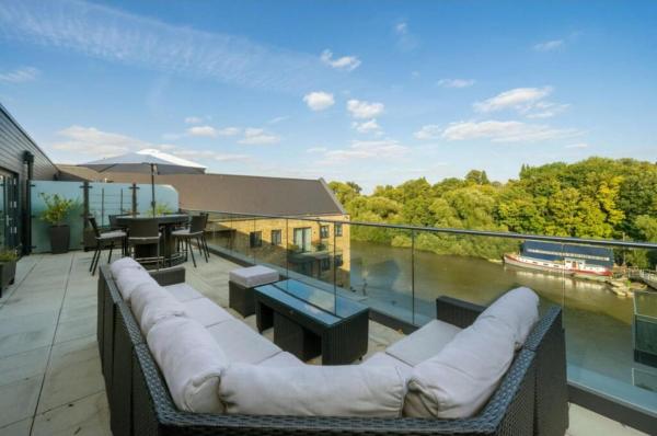 Serenity By The Water 3-bed London 2x Parking Space - Hounslow