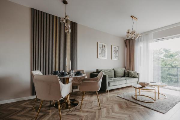 Balcony & Parking, Modern Elegant Apartment! Near Tram - Wroclaw (Breslavia)