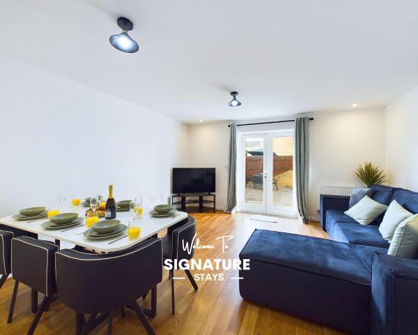 Signature Stays Accommodation - Cheltenham - Large 4 Bed House With Parking - Racecourse Accommodation - 첼트넘