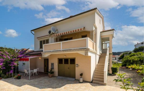 1 Bedroom Lovely Apartment In Supetarska Draga - Rab