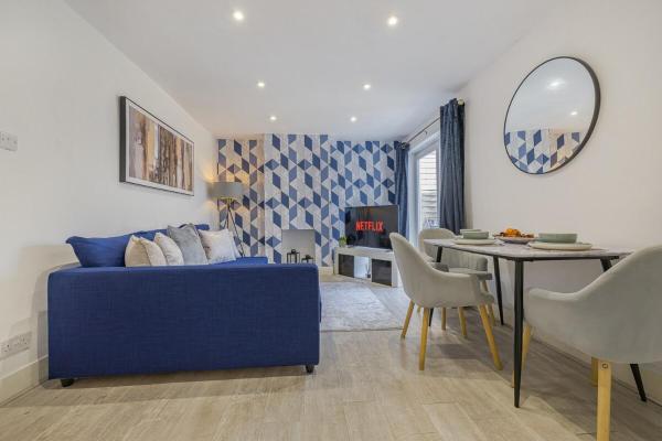 Sandown Home - 2 Br - 3beds - Free Weekend Parking - Brighton Marina