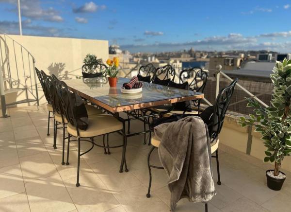 Rooftop View In Sliema Cozy Townhouse, Prime Location - Valeta