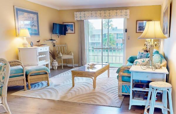 Cozy Condo With Balcony, Walking Distance To Conch House And Wifi - St. Augustine, FL