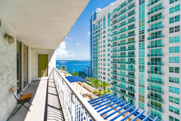 Trendy 2br Condo With Pool And Bay Views - Miami