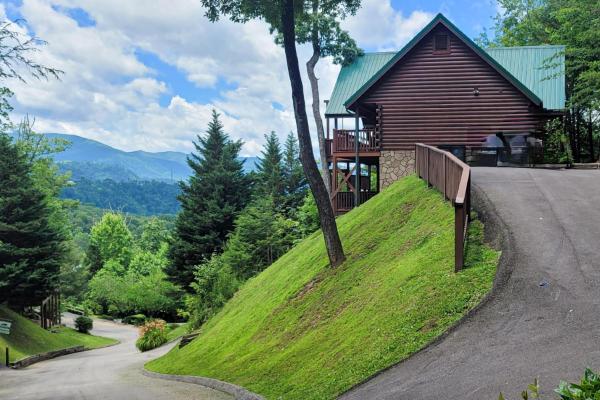Chimney Tops Overlook - Gatlinburg