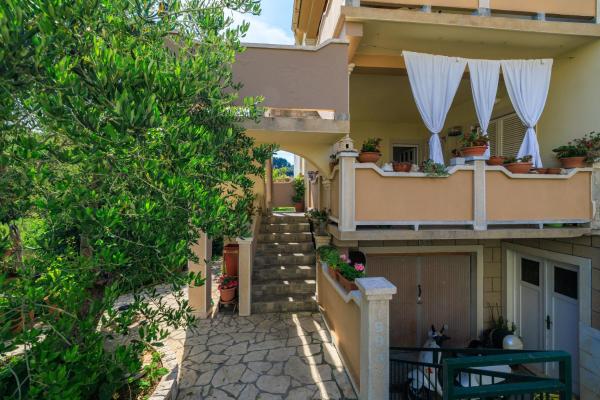 Apartments Tatjana - Rab