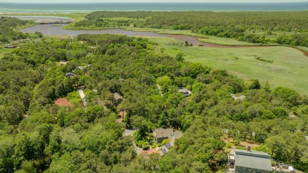 Serene Gardens 2 Miles To Beaches - Wellfleet, MA