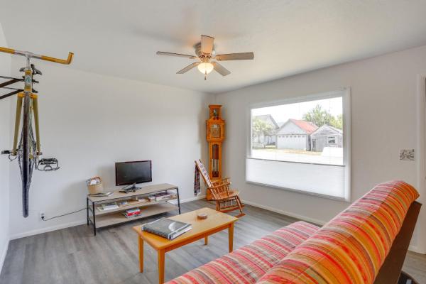 11 Mi To Arcata Bay Home With Garden In Blue Lake! - Arcata, CA