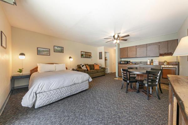 Beautiful Studio W/kitchenette #134 At Donner Lake Village - Truckee, CA