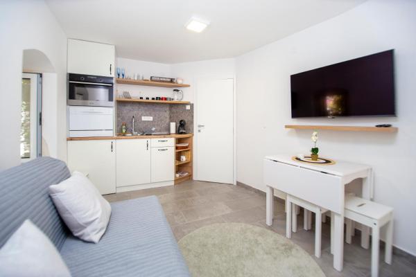 Charming Apartment In The Old Town - Budva