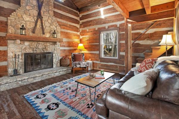 Kit’s Cabin Log Cabin Retreat In Indianapolis - Carmel, IN