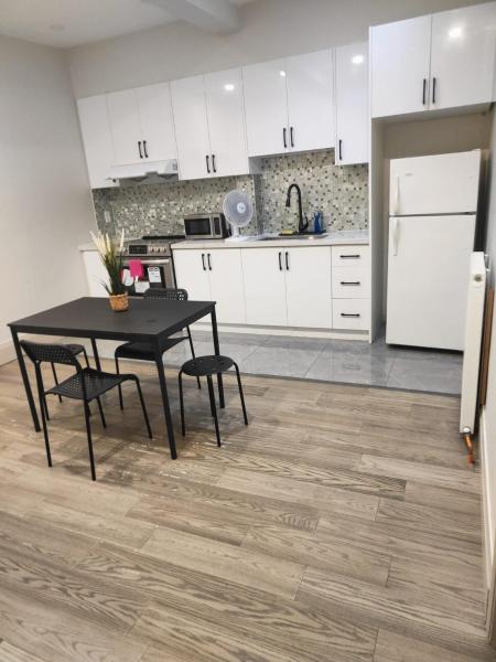 City Centre Stay-walk To Everything In Dt-self Checkin-free Wifi - Toronto
