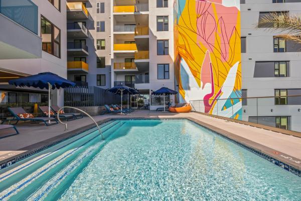 One Lux Stay - Hollywood - Los Angeles, CA