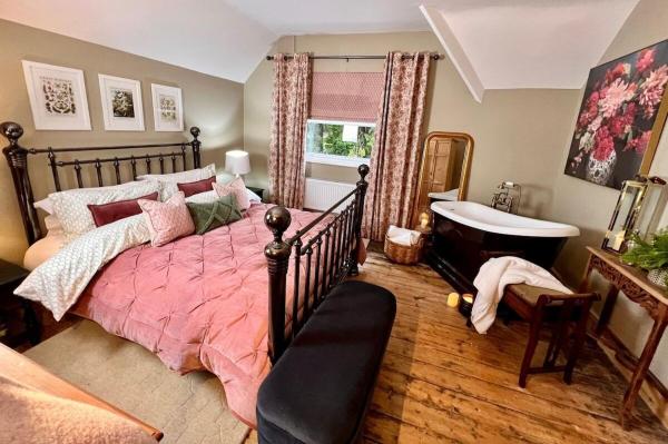 6 Luxury Home, Near Family Park And Coffee Shop! - South Wales