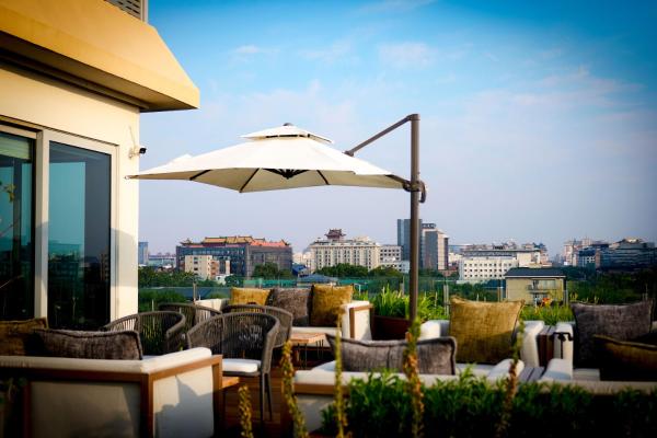 The Purple Horse Hotel 北京紫龙花园酒店 - Beijing Sky Garden Boutique Hotel & Rooftop Infinity Mini Pool - Near Forbidden City, Wangfujing, Tiananmen, Lama Temple - Personalised Tours - Beijing