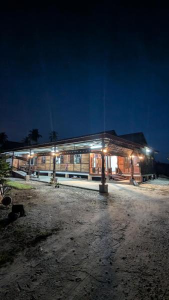 Abadi's Homestay - Sekinchan