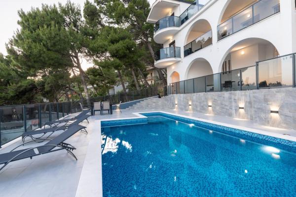 Ivana Black & White Apartments - Marusici - Mimice