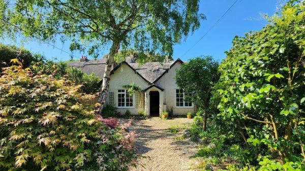 Horseshoe Lodge - Highcliffe