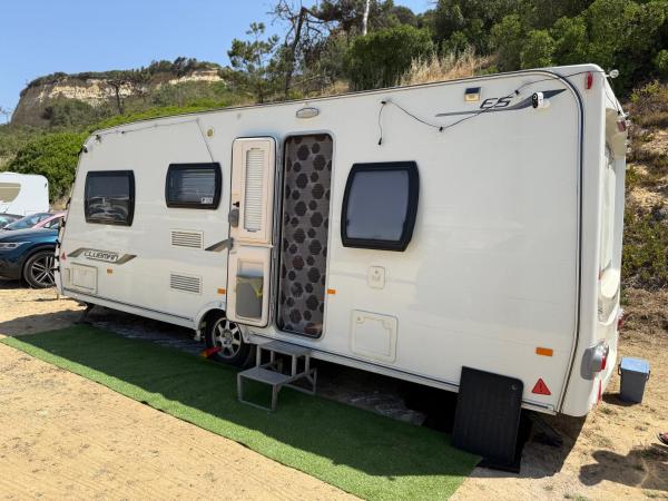 Peaceful Caravan Escape - Amora