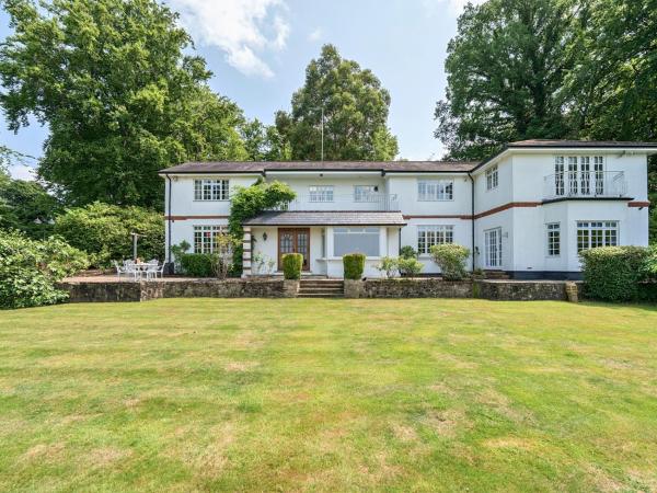 Pass The Keys Surrey Retreat – 5br Hidden Gem - Woking