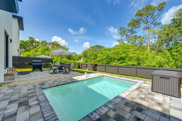 3 Mi To Naples Beach Luxurious Home With Pool! - Naples, FL