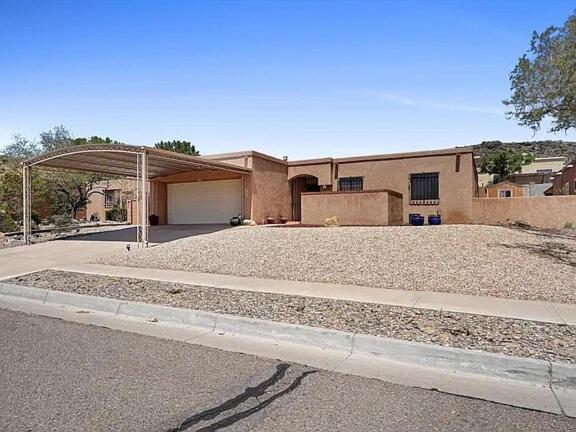 Casa Herradura Near Petroglyphs - Albuquerque, NM