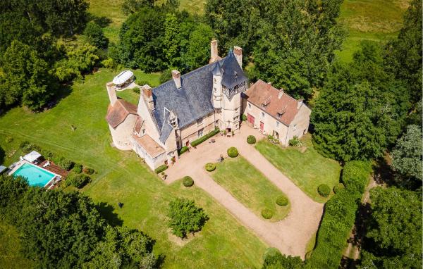 Awesome Home In Guérigny - Nevers
