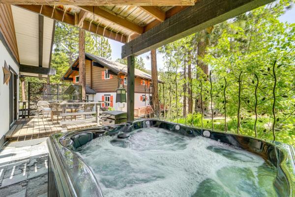 Walk To Diamond Peak Luxe Chalet With Mtn-view Deck - Carson City, NV