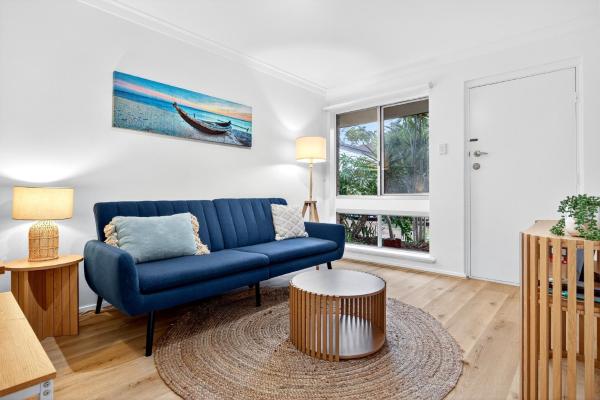 Bright 2-bed Unit Near Scarborough Beach - Kingsley