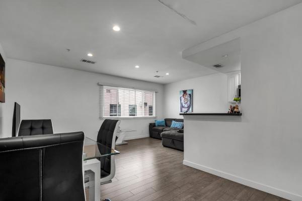 Modern Chic One Bedroom In Hollywood-koreatown Area With Parking - Hollywood, CA