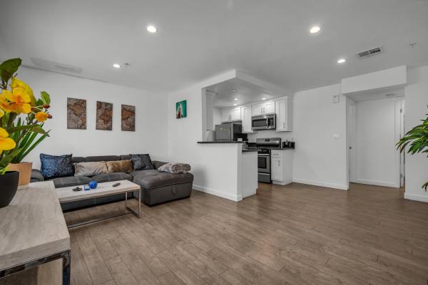 Chic Large 1-bedroom In Hollywood 10 Min Away From Downtown La - Hollywood, CA