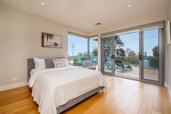 Bayview Bliss Beachfront Escape - Rye