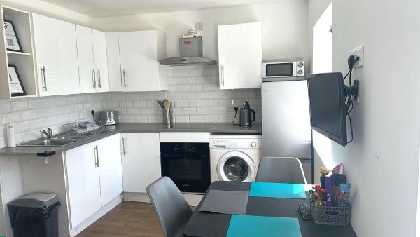 Chichester Retreat City Centre Flat I Peaceful Location & Great Views - Chichester Holiday Properties - Chichester