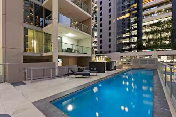 Elevate Brisbane City - Views, Pool, Sauna & Gym - 布里斯班