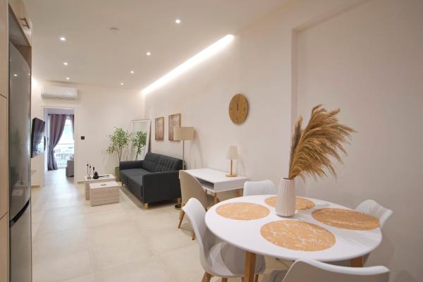 Aliki Spacious, Fully Reno 2ba Apartment - Atina